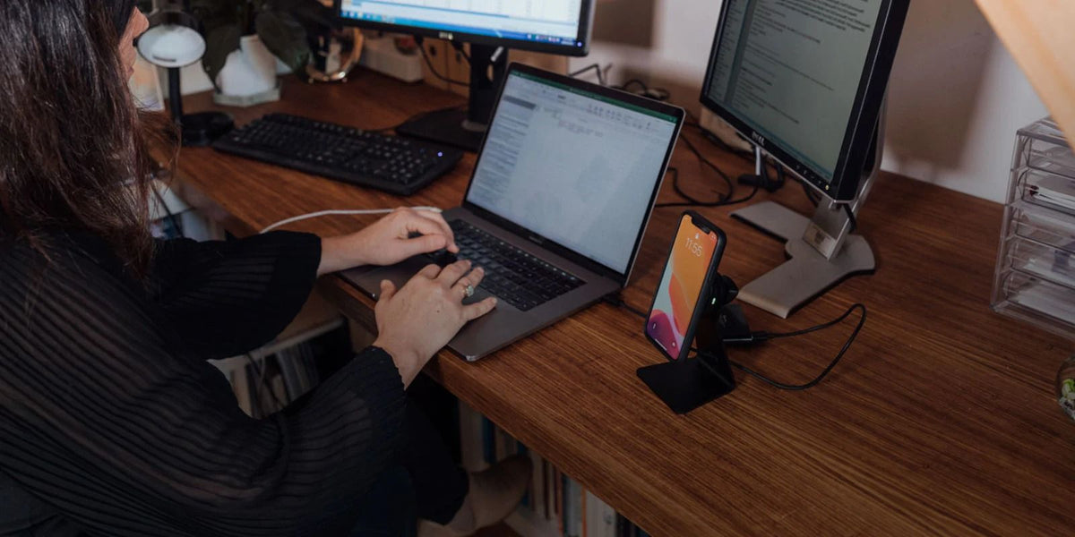 5 ways to utilise your smartphone while you work - Quad Lock® Canada ...